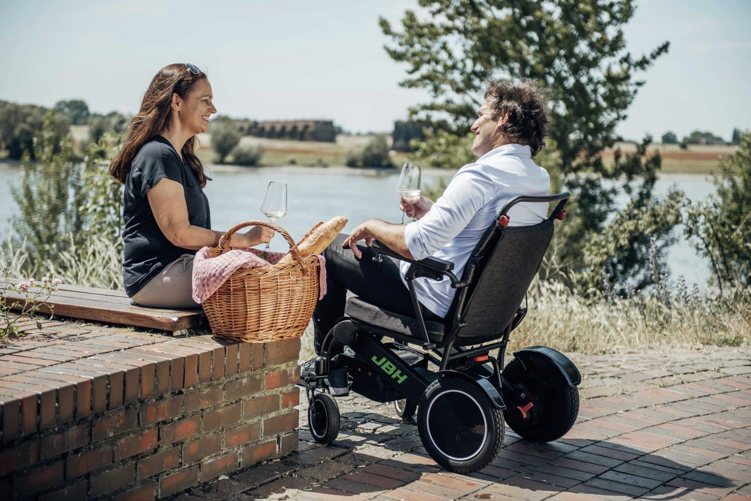 JBH Carbon 21 faltbarer Elektrorollstuhl - Clevr Mobility