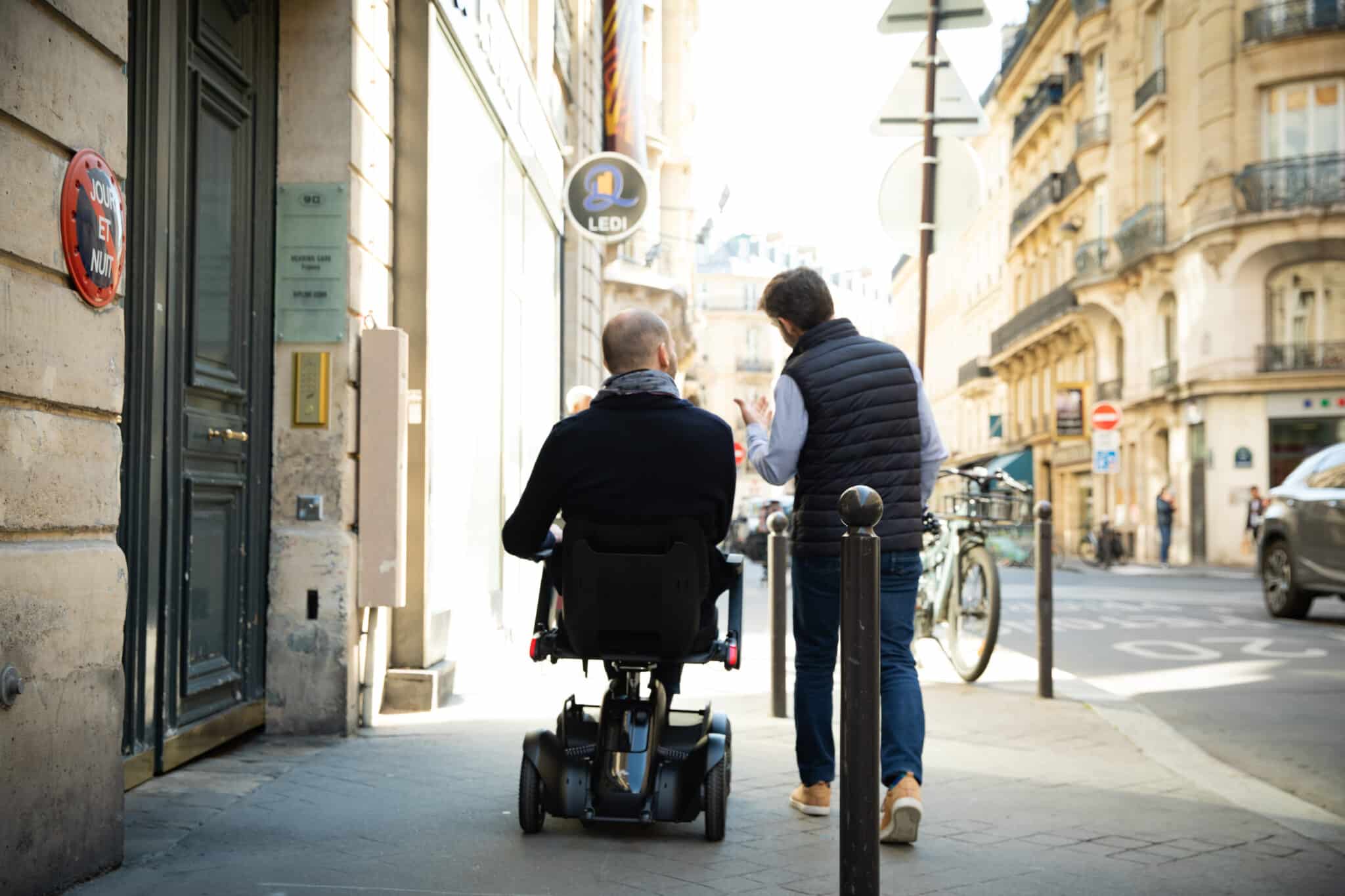 Whill C2 zerlegbarer Elektrorollstuhl - Clevr Mobility